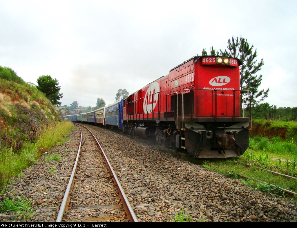 GT22 4625 / Trem do Centenario